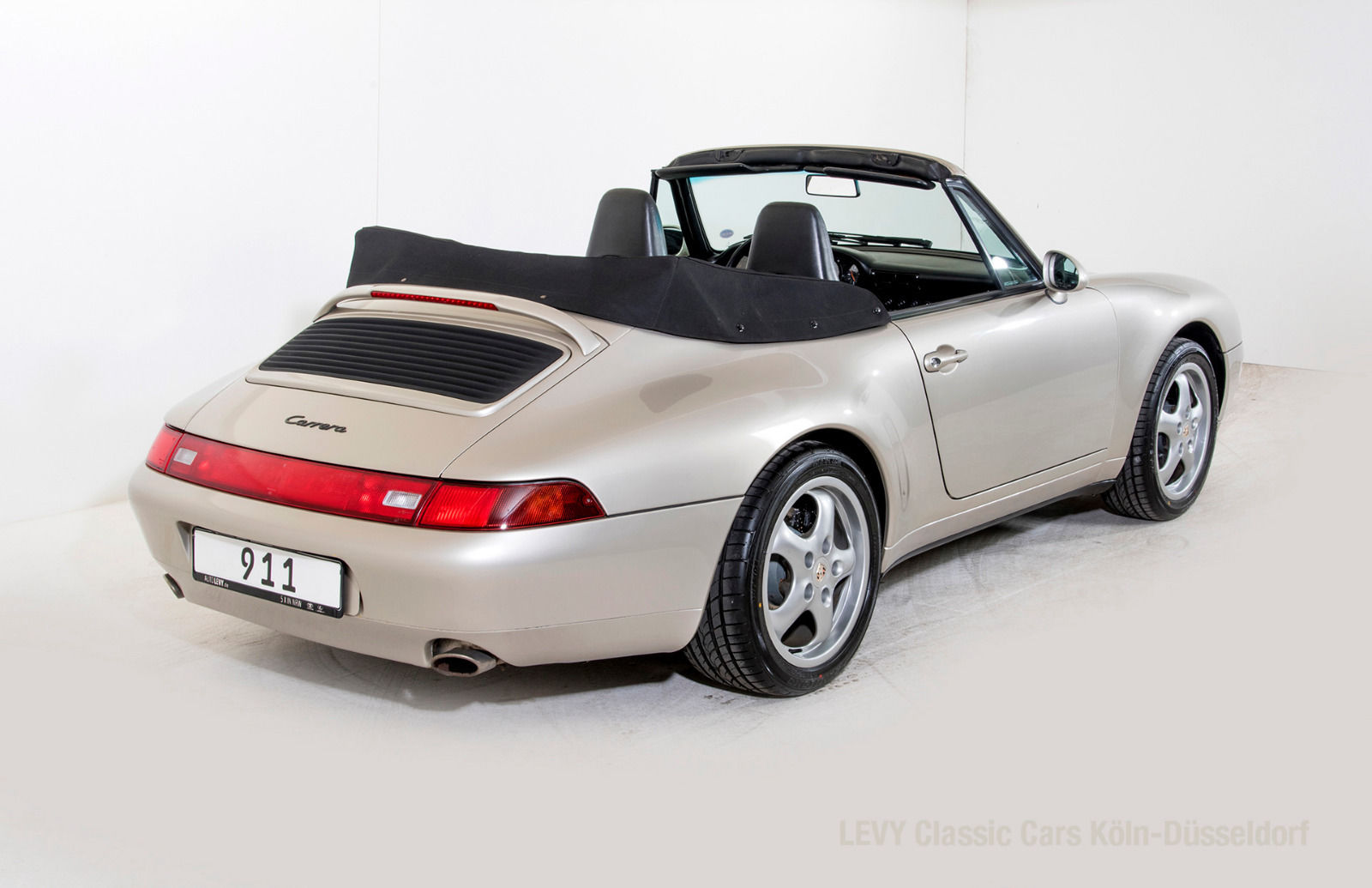 Porsche 993 911 Carrera 2 Cabrio Sonderfarbe ab Werk - Levy Classic Cars