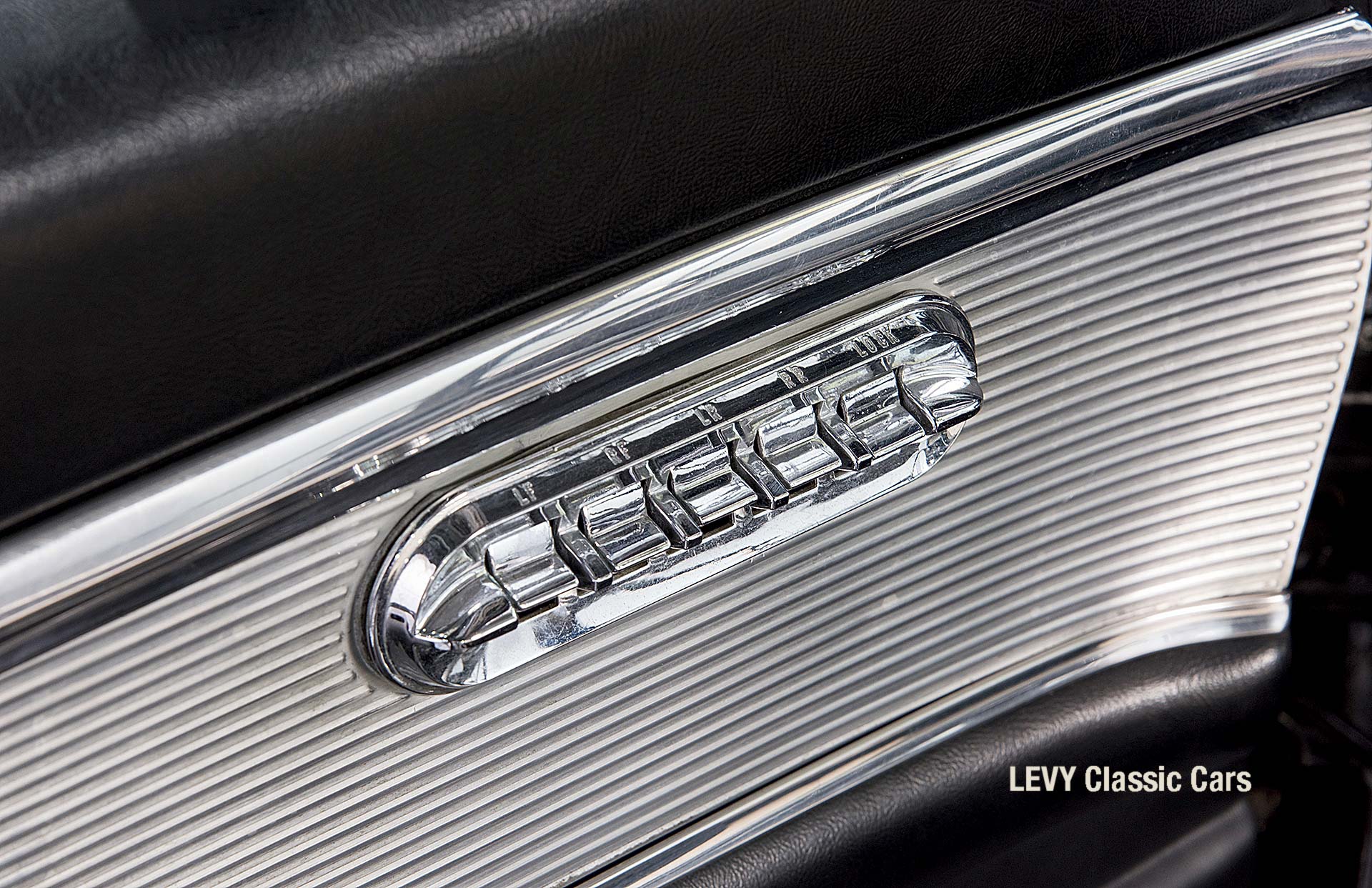 Ford Thunderbird Bullet Bird Coupe 099 - Levy Classic Cars