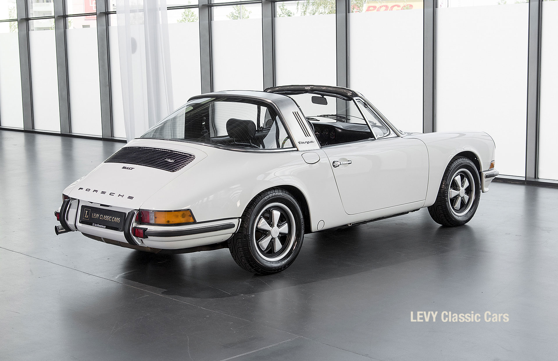 Porsche 911 2,4 T Targa deutsches FZ Ölklappe - Levy Classic Cars