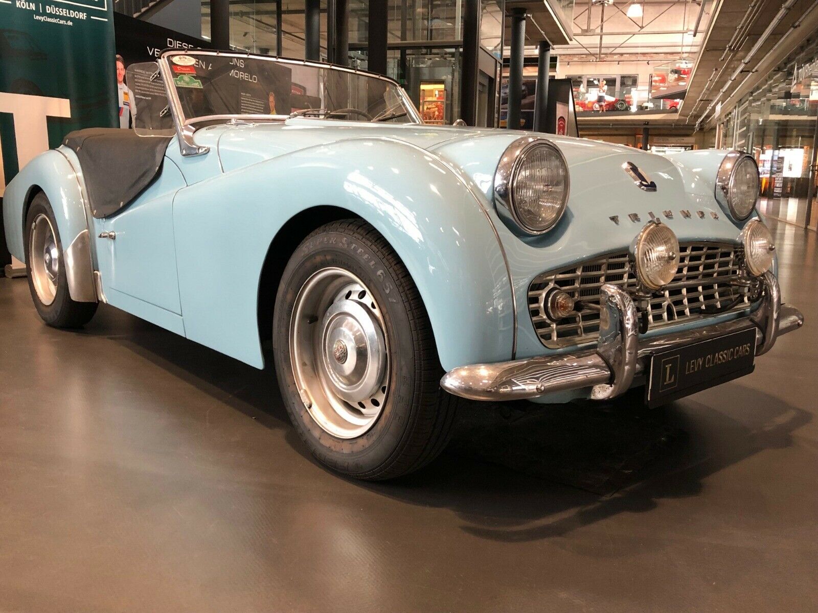CC2913L-18 - Levy Classic Cars