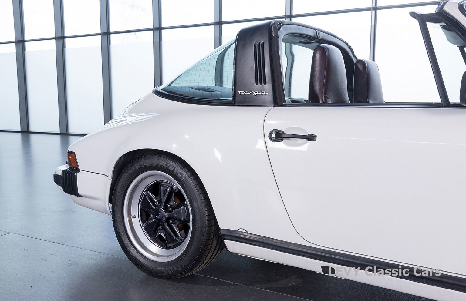 Porsche 911 3.2 Carrera Targa CC61136 037 - Levy Classic Cars