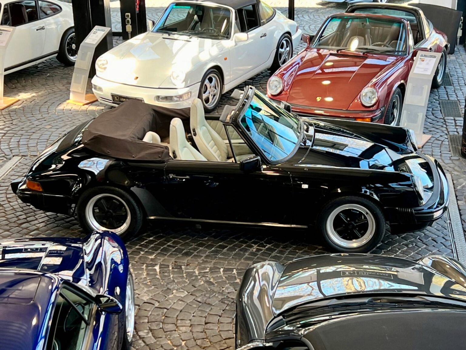 CC159566-2 - Levy Classic Cars