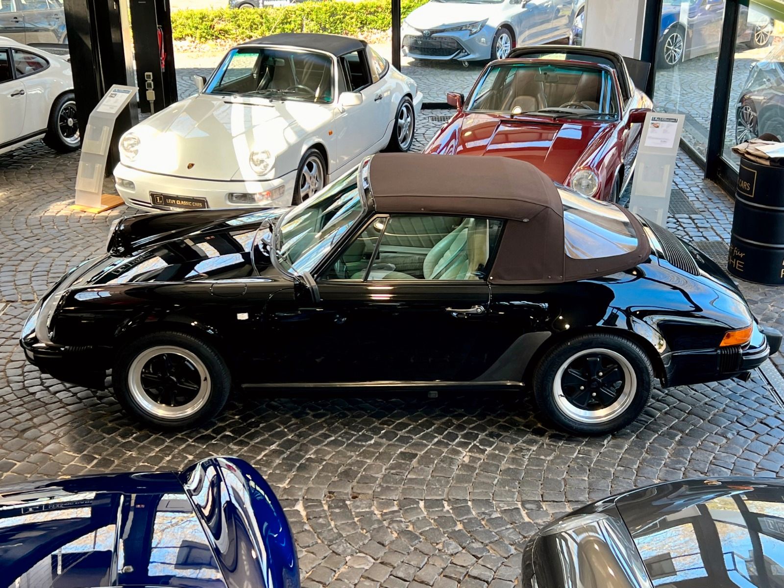 CC159566-7 - Levy Classic Cars